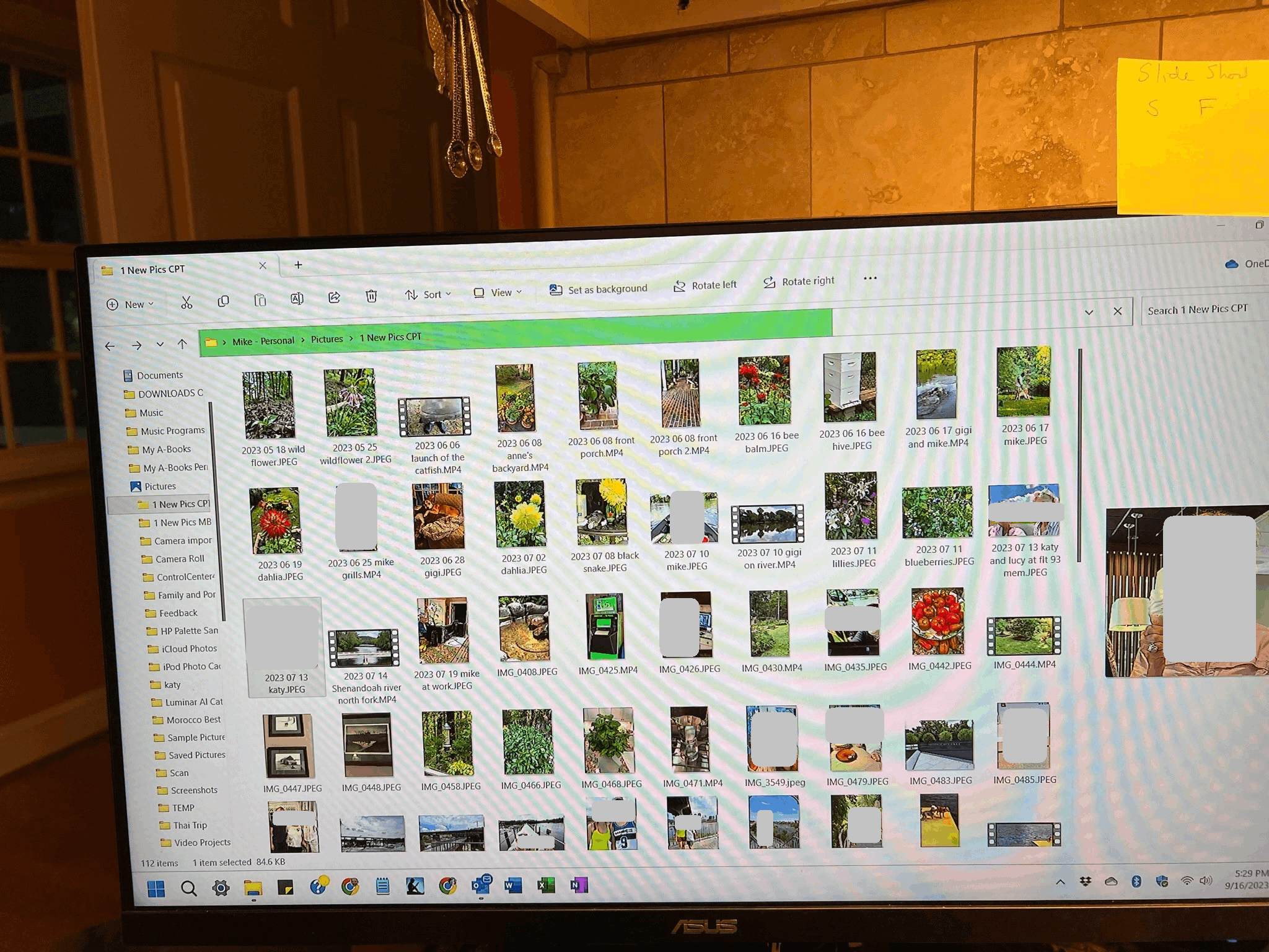 Photos app stalls while File Explorer is ... updating? - Microsoft Q&A