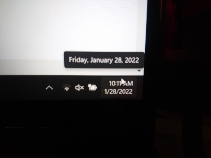 Taskbar Windows 11. Who had the dumb idea of the pop-up black boxes ...