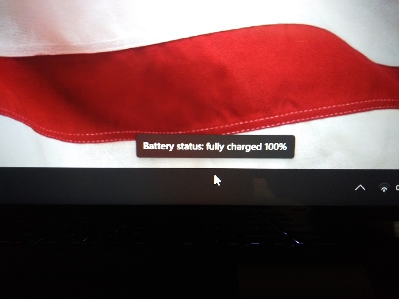 Taskbar Windows 11. Who had the dumb idea of the pop-up black boxes ...