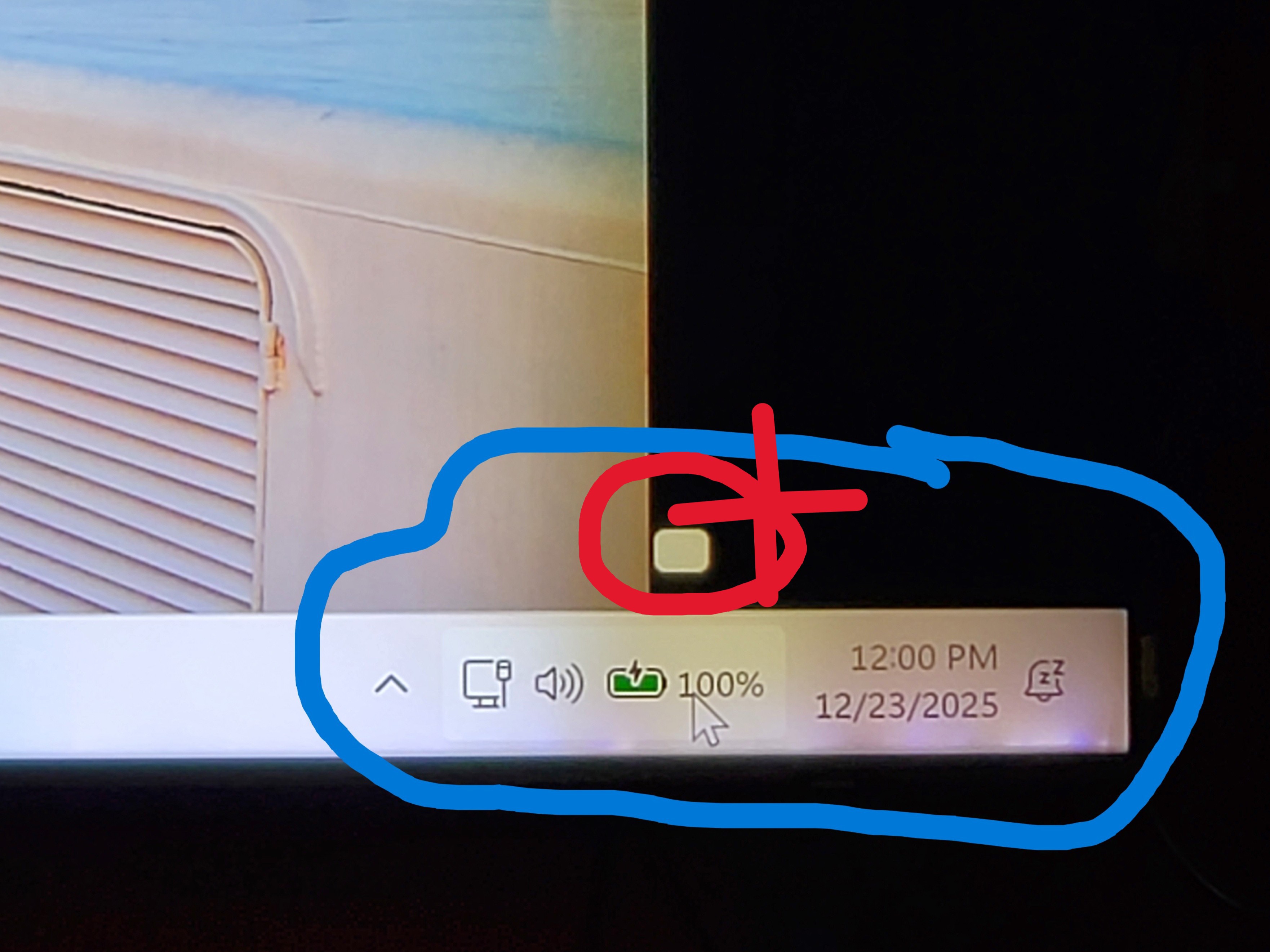 When cursor hovers over battery icon tiny window appears - Microsoft Q&A
