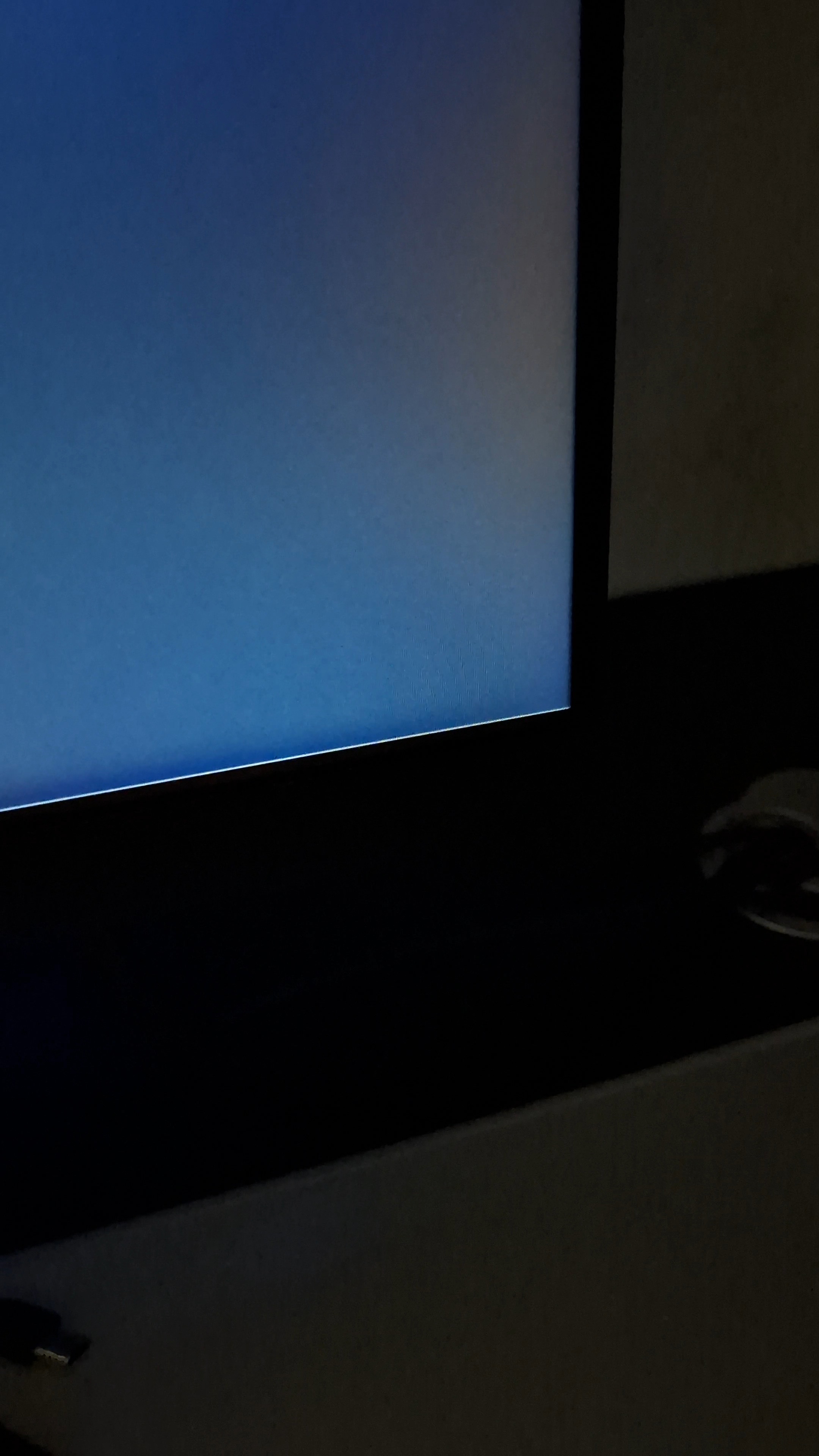 Blinking line below the taskbar that only shows on Windows - Microsoft Q&A