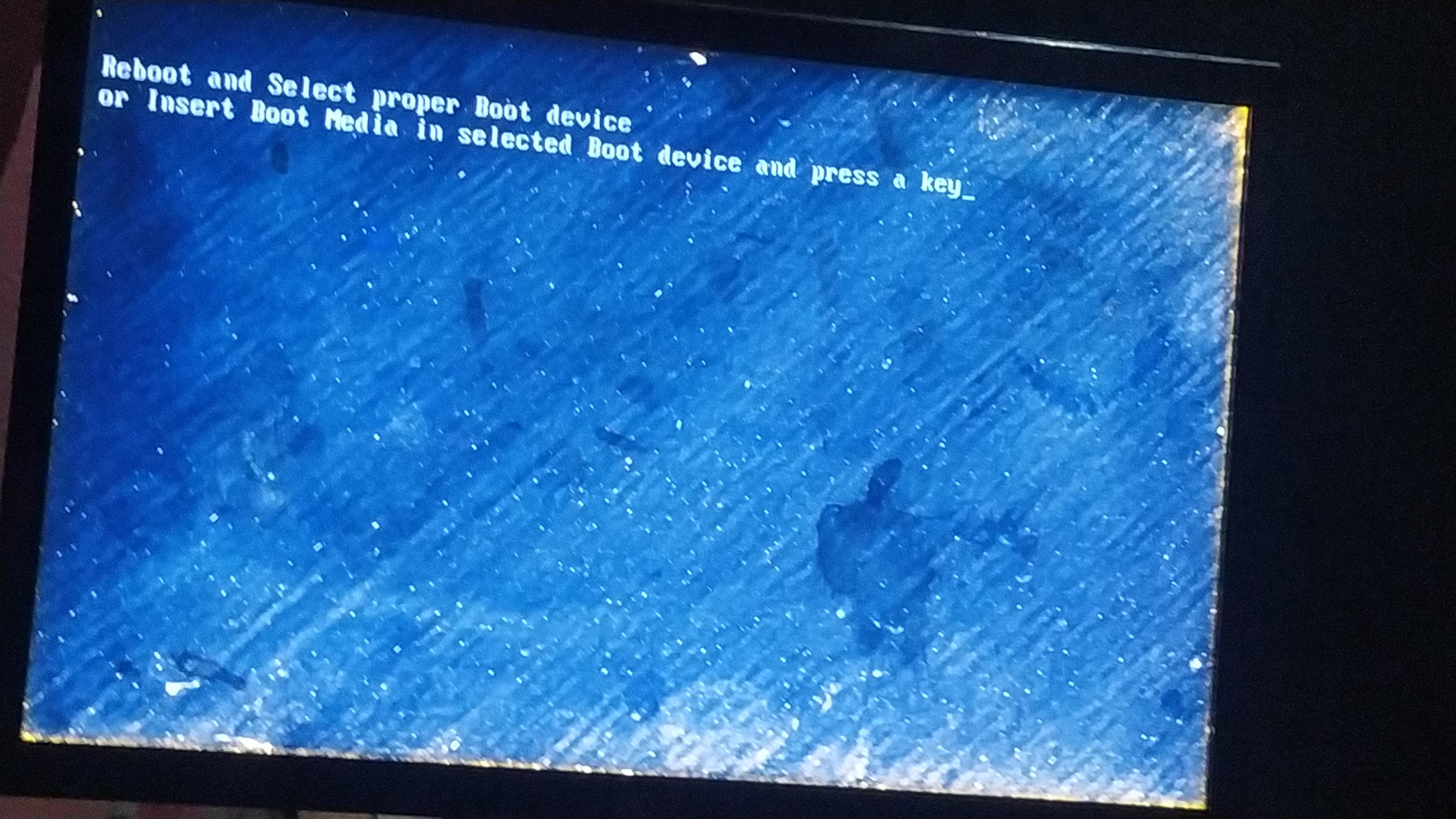 Como resolver erro: "Reboot and select proper Boot device or Insert ...