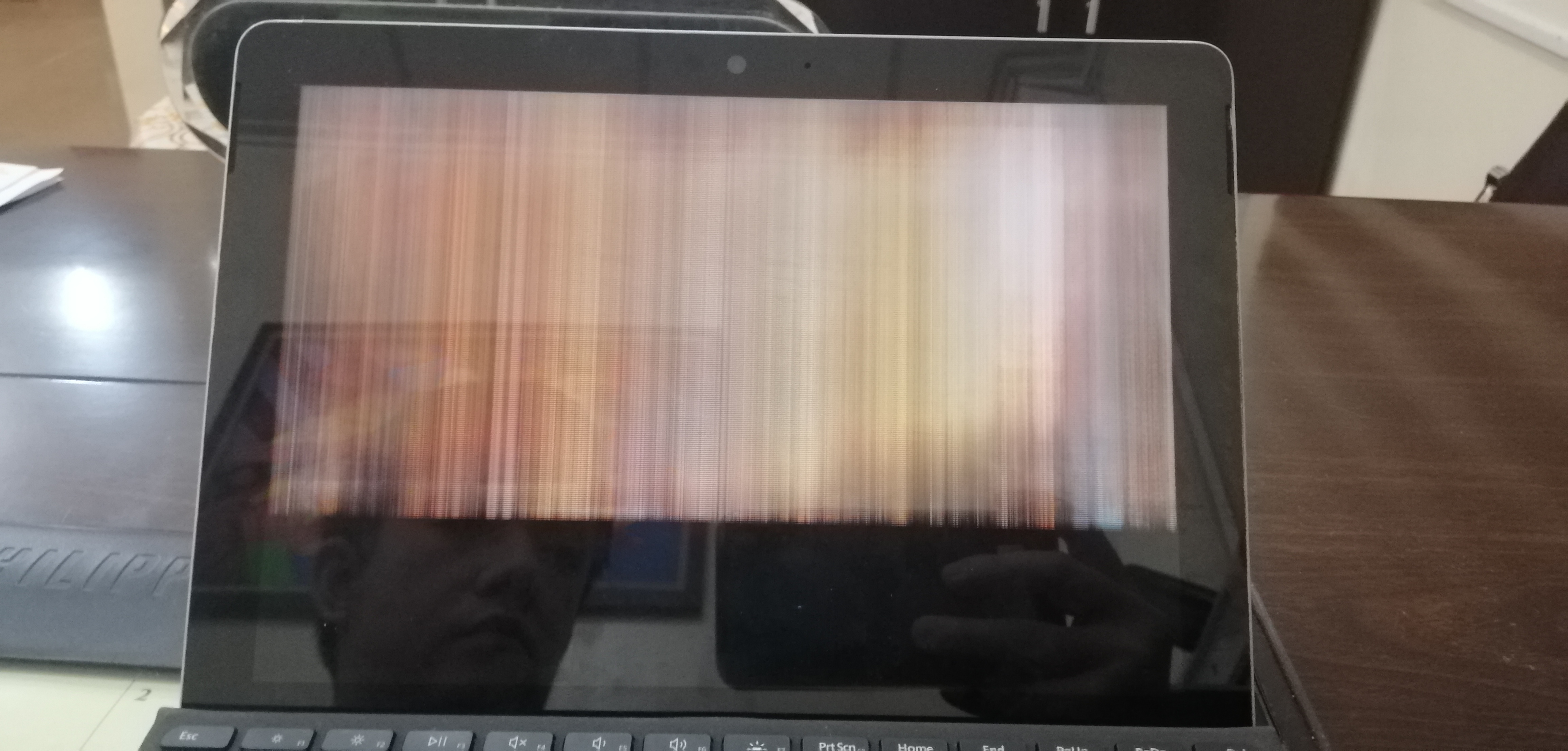 Surface Go screens goes black or glitches - Microsoft Q&A