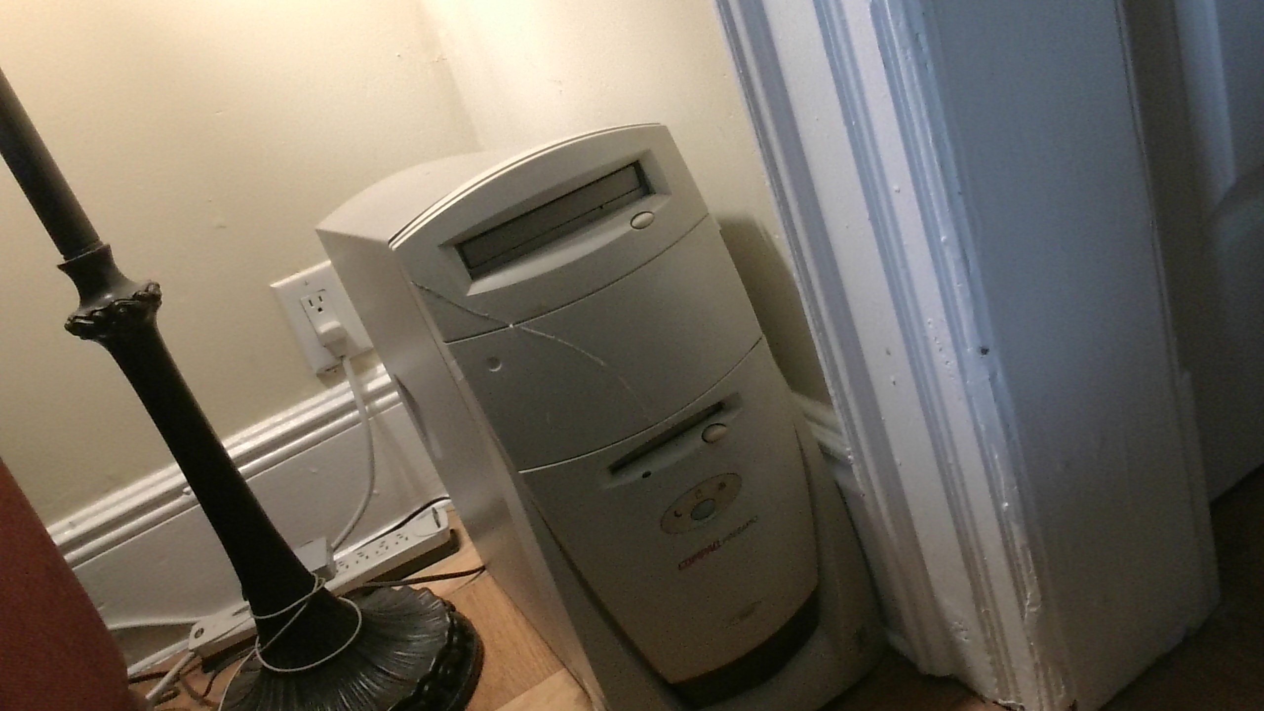 How do I Install Windows 95' on an old COMPAQ PRESARIO desktop without ...