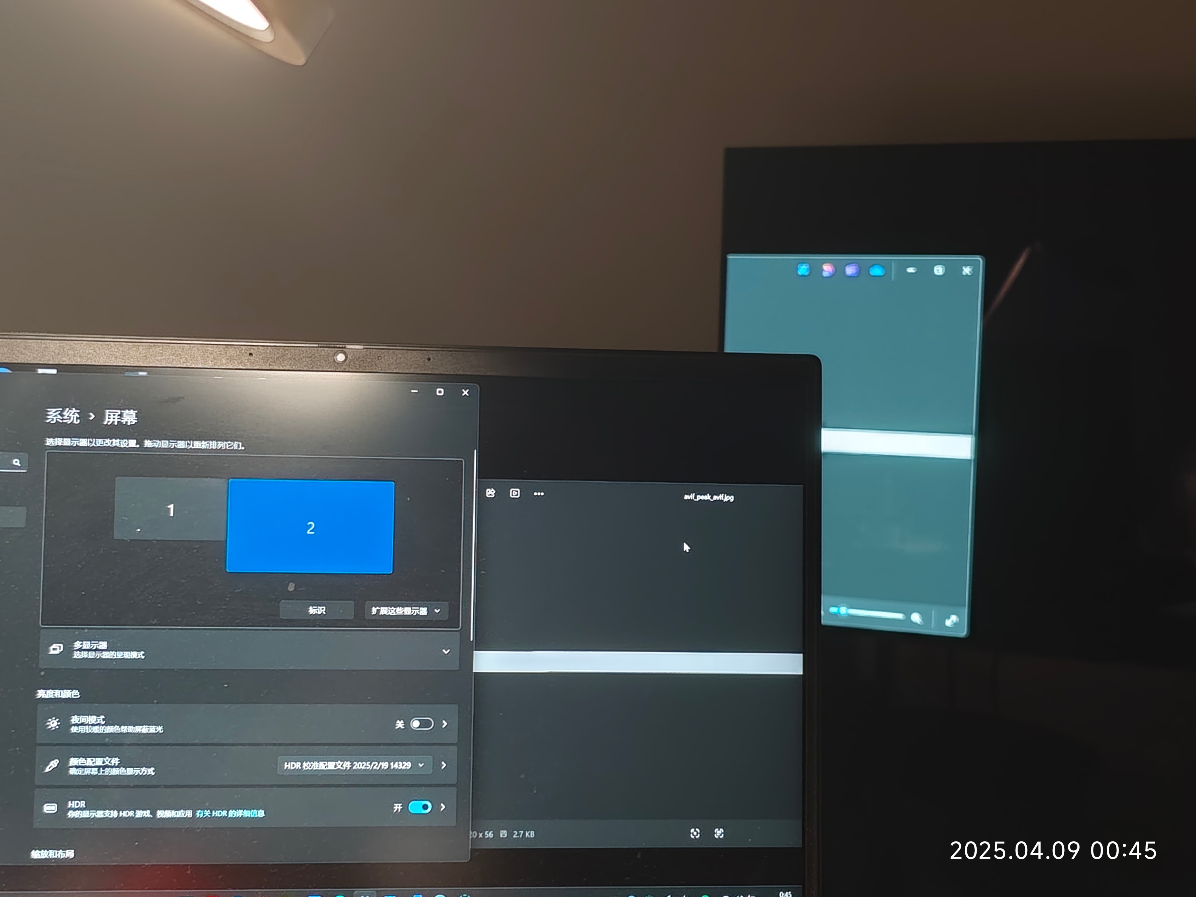 Connect the two monitors. Extend these displays. Open HDR. Purple ...