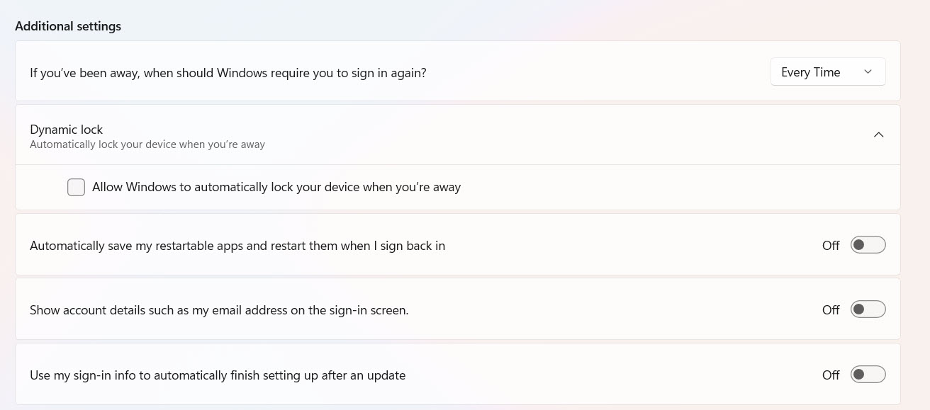 Why is the keypad icon and sign-in option showing on the lock screen ...