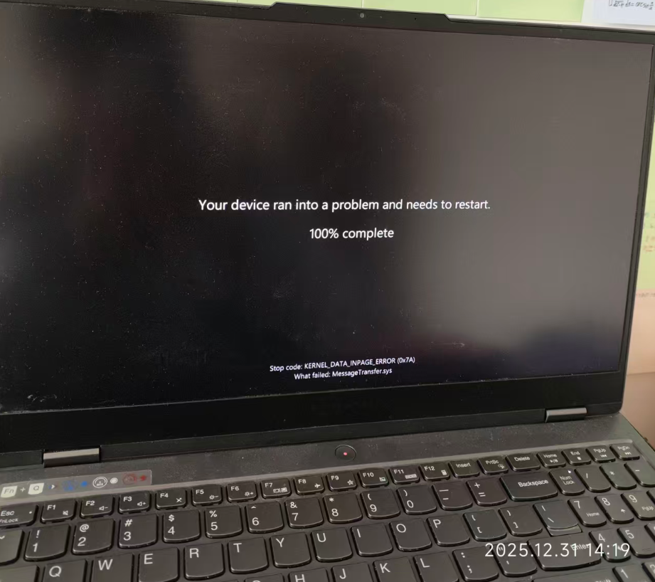 Win11崩溃黑屏提示Your device ran into a problem and needs to restart ...