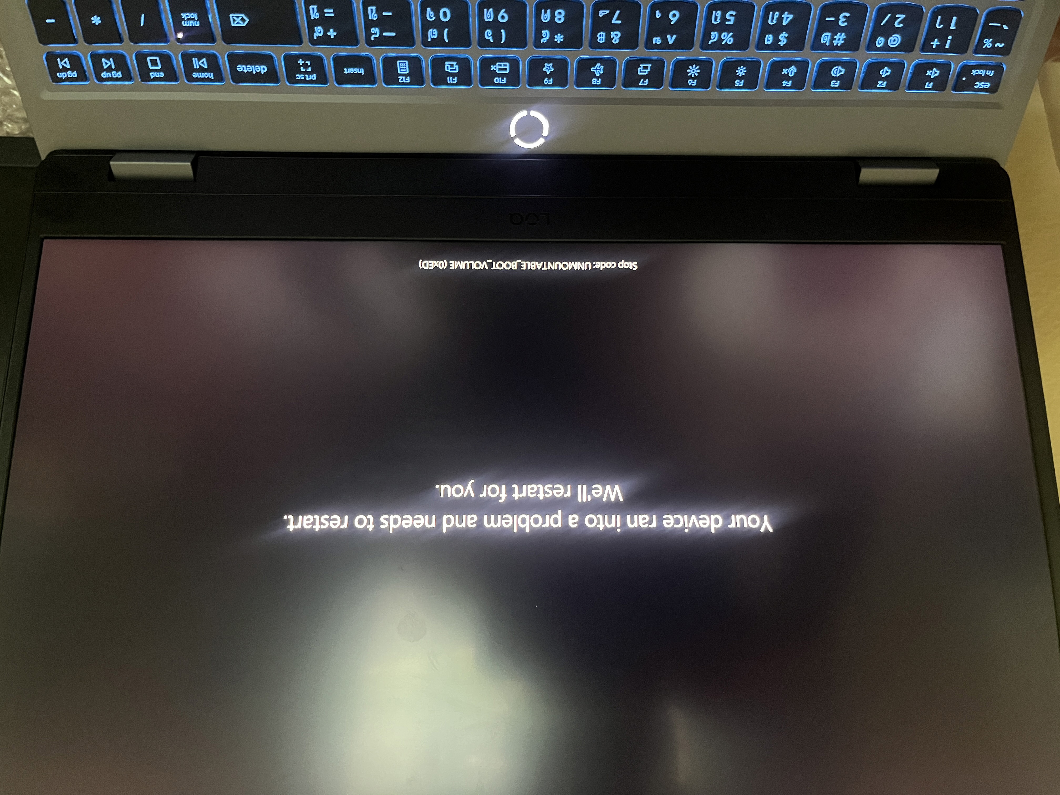 โน้ตบุ๊ค Lenovo loq ขึ้น Your device ran into a problem and needs to restart. We'll restart for ...